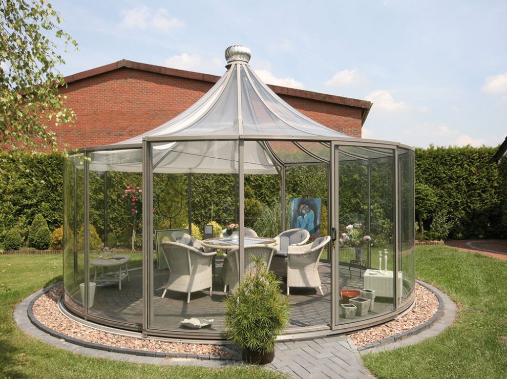 Rondo Glass Pavilion: Outdoor Oasis With 360° Rotating Walls